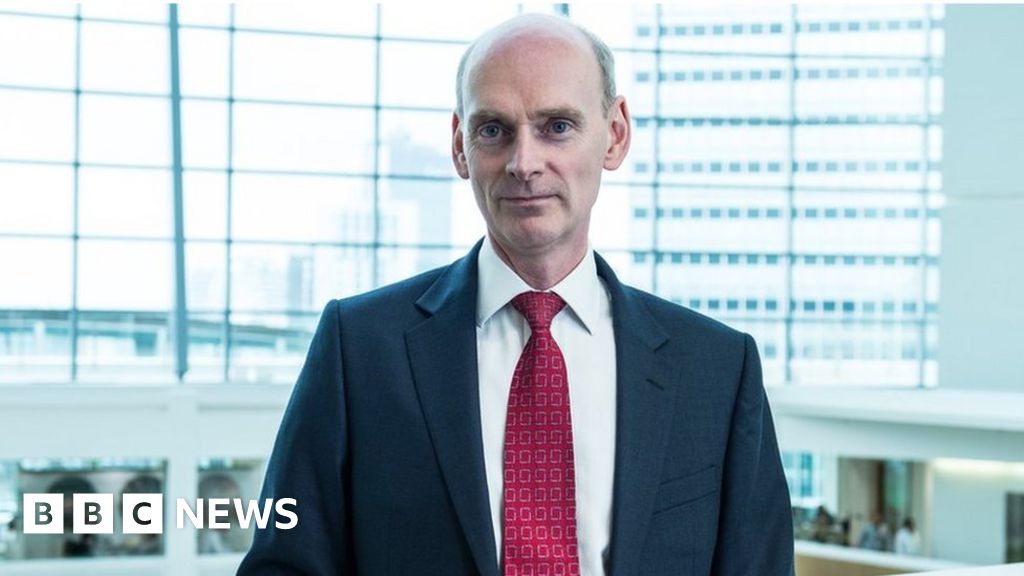 Co-op Group boss Richard Pennycook asks for big pay cut - BBC News