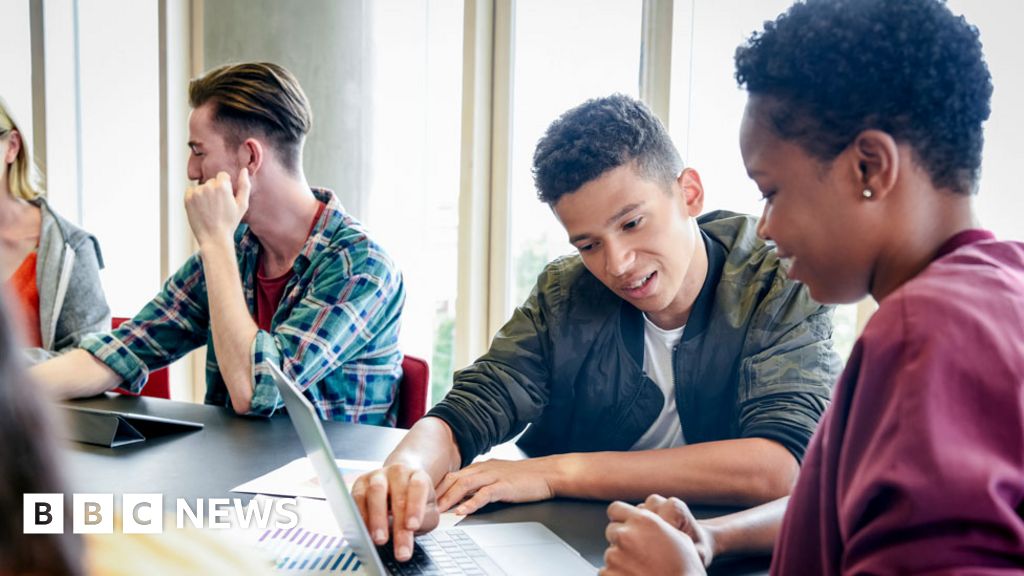 Ethnically mixed schools lessen hostility - BBC News