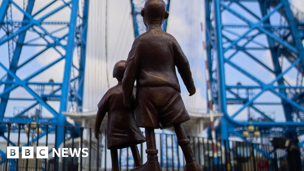 Middlesbrough sculpture honours industrial heritage - BBC News
