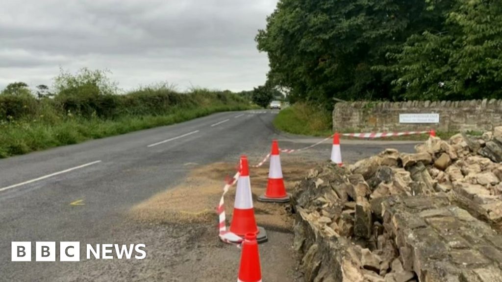 County Durham crash: Woman, 18, dies and three seriously injured - BBC News