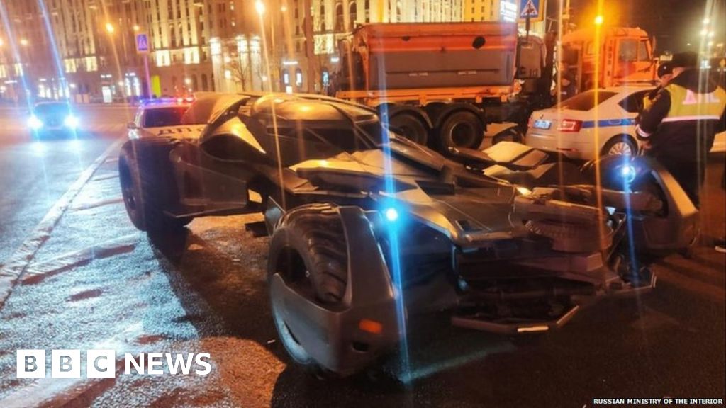 Moscow police seize custom 'Batmobile' - BBC News