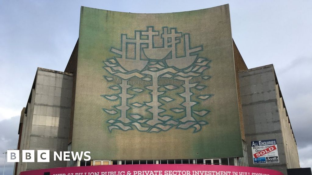 Hull Three Ships mural: BHS mosaic granted Grade II listed status