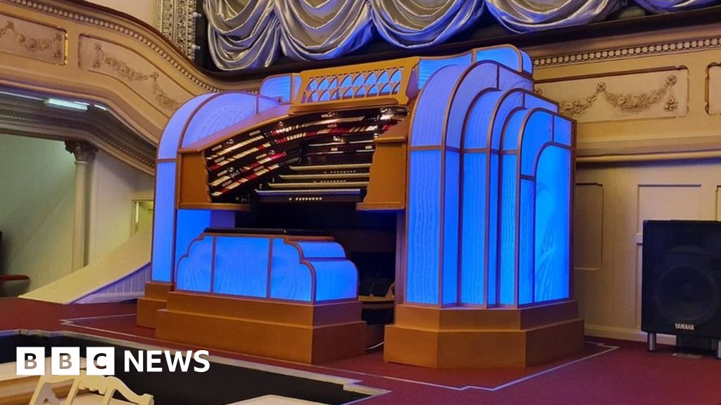 Cinema organs: Porth breathes new life into film music history - BBC News