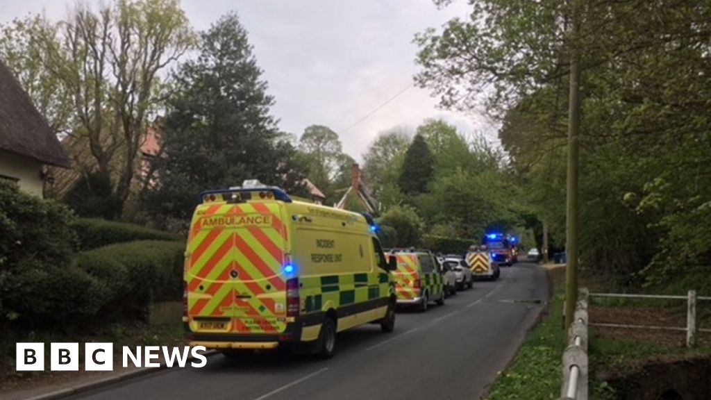 Lidgate, Suffolk gas explosion: Two missing from house - BBC News