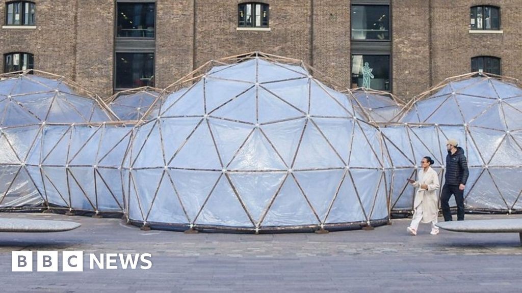 Climate change: Londoners sample pods filled with air from around the world