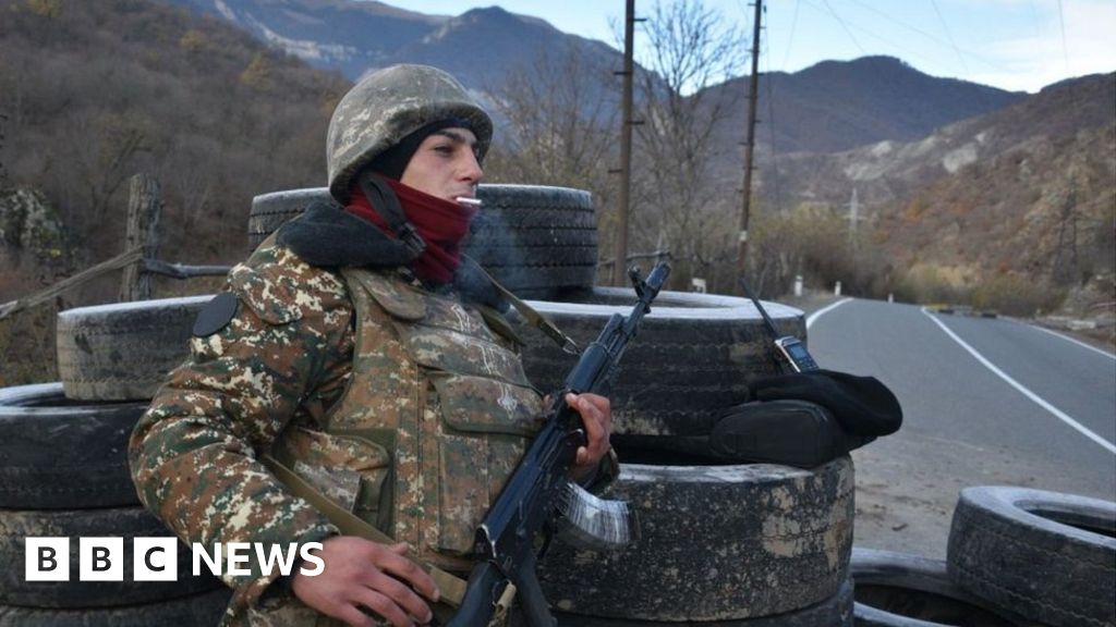 Azerbaijan captures six Armenian troops on border - BBC News