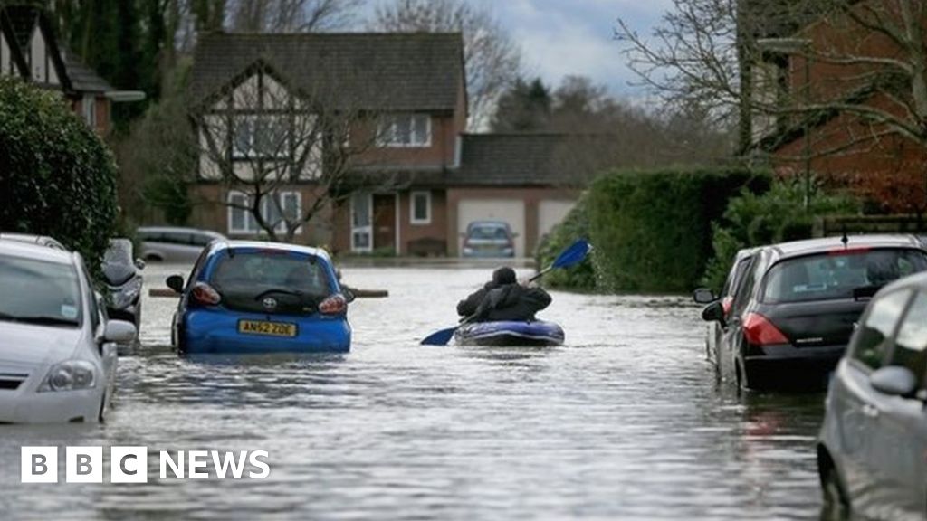 Thames flood defences must be raised sooner, says Environment Agency ...