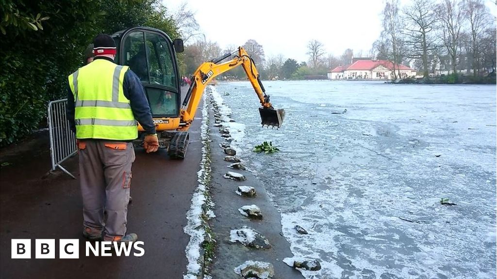 Diggers break up ice on frozen Rouken Glen pond over safety fears - BBC ...