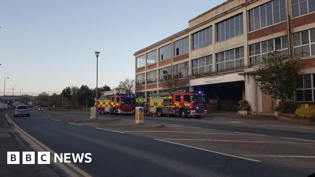 Dumfries factory fire risk warning issued - BBC News