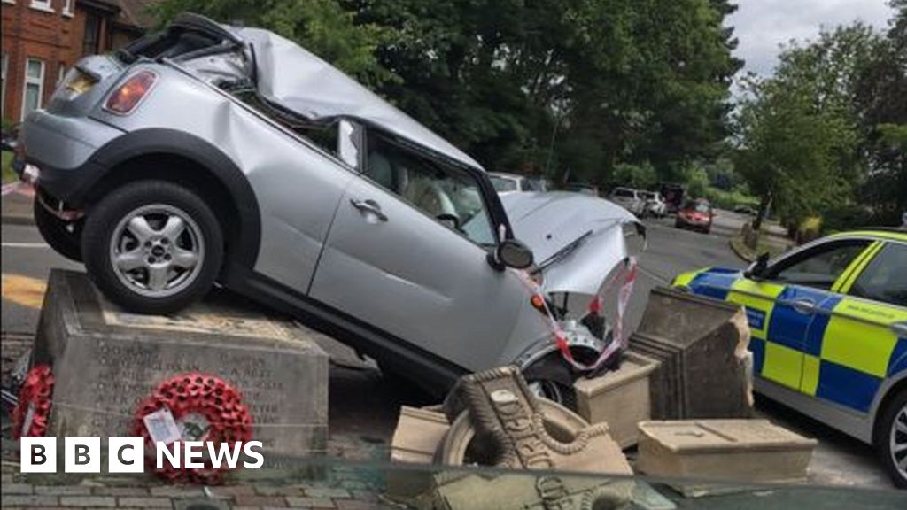 Woman injured in Bromley war memorial car crash - BBC News