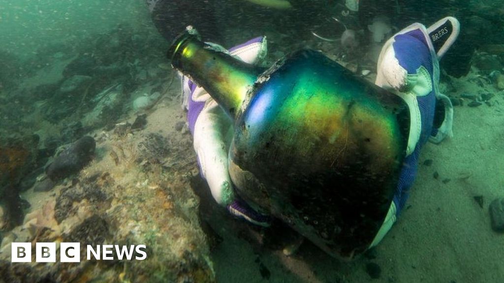 Portsmouth HMS Invincible shipwreck artefacts to go on show - BBC News