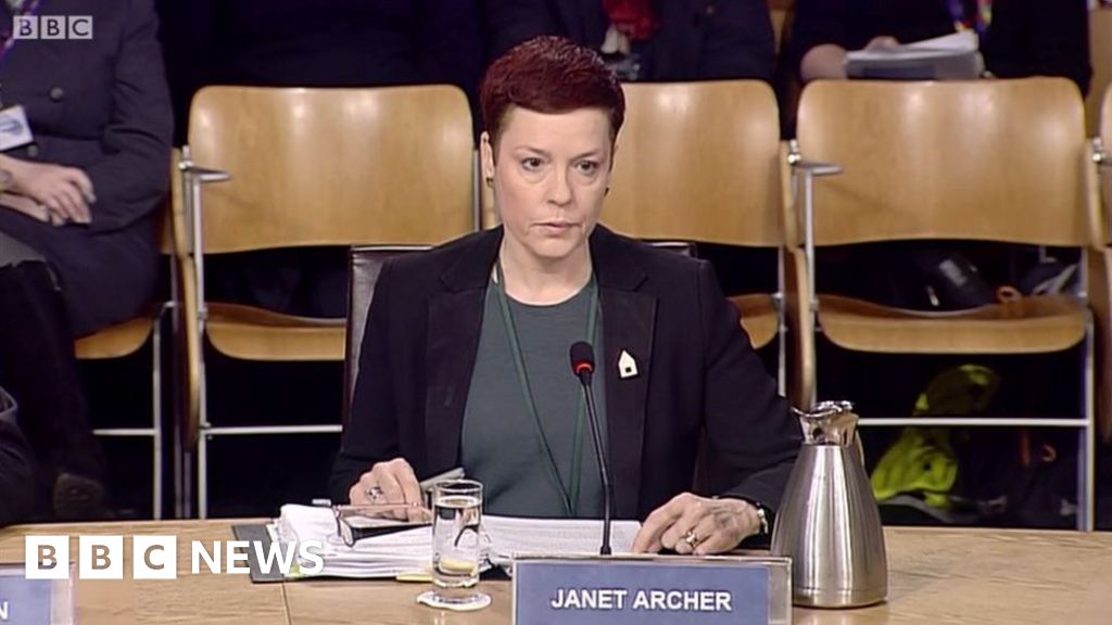 Creative Scotland boss 'profoundly sorry' over funding row - BBC News