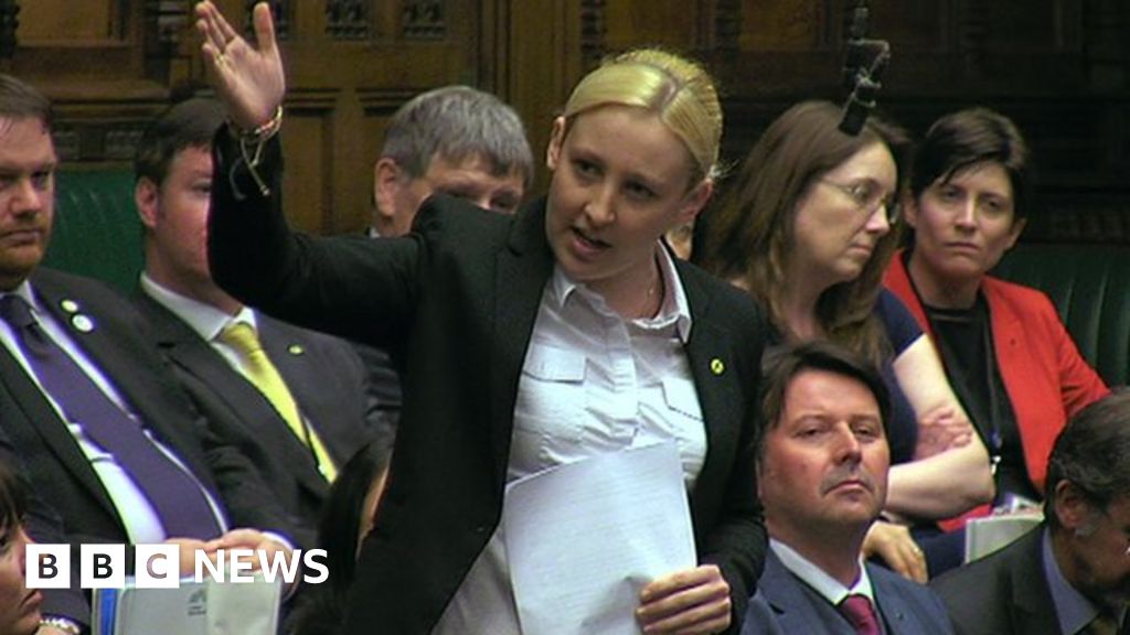 Mhairi Black: Applause greets youngest MP's maiden speech - BBC News