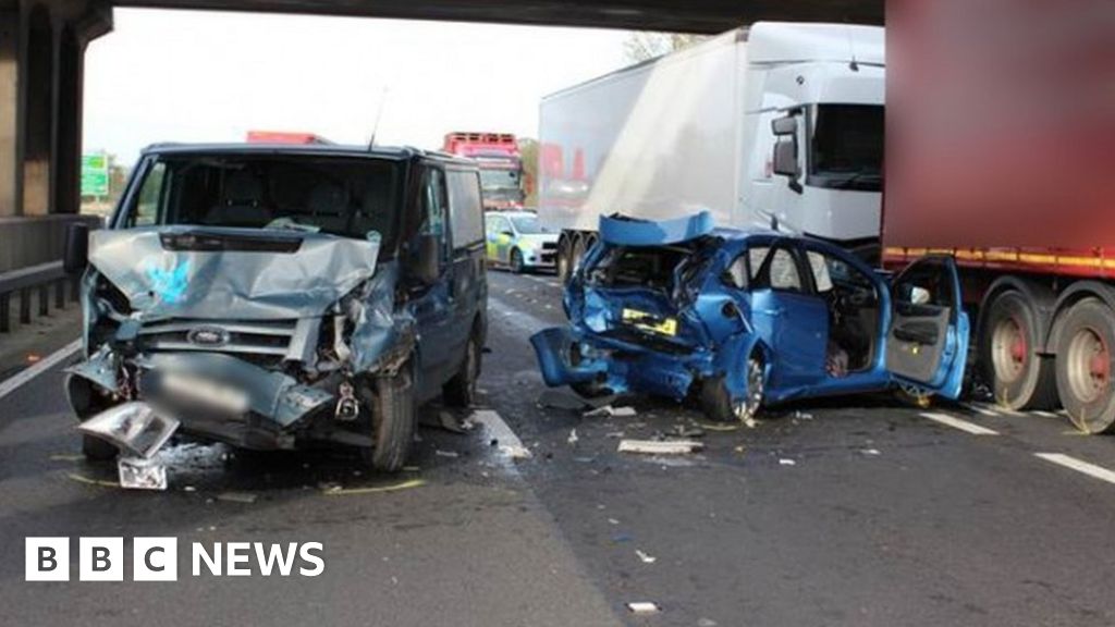 Robert Munce jailed over fatal car crash on A1 near Newark - BBC News