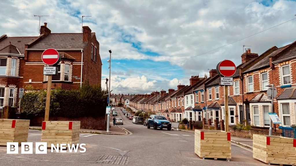 Public meetings for controversial Exeter traffic scheme - BBC News