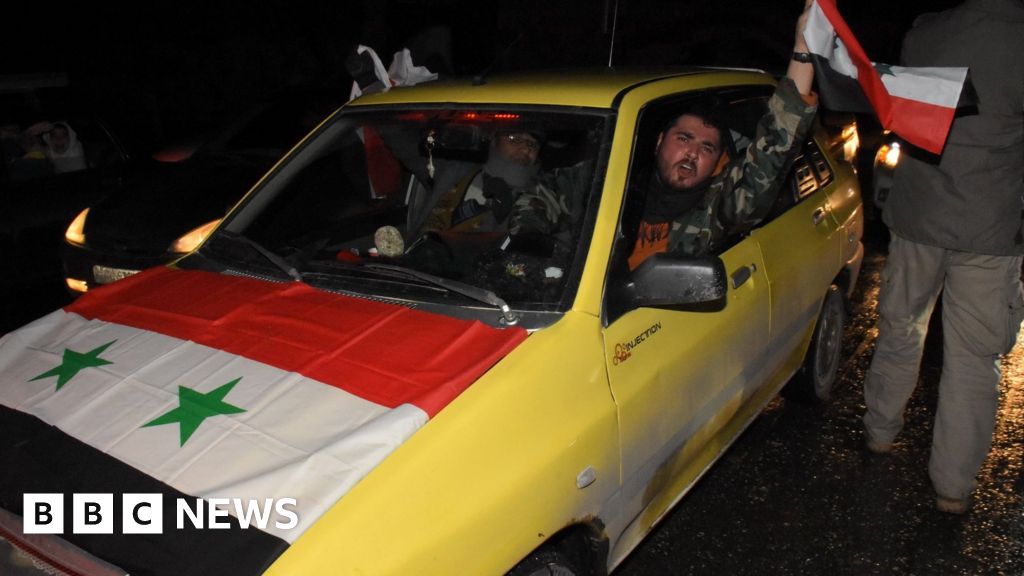 Aleppo battle: Syrian city 'back under government control' - BBC News