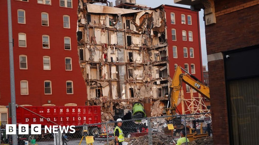 Iowa building collapse: Bodies of three men recovered - BBC News