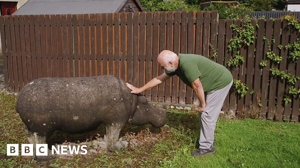 Stan Bonnar revisits his Glenrothes hippos - BBC News