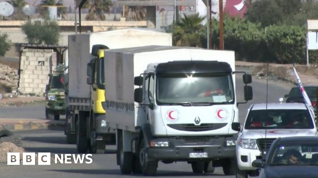 Syrian Red Crescent deliver aid to Douma - BBC News