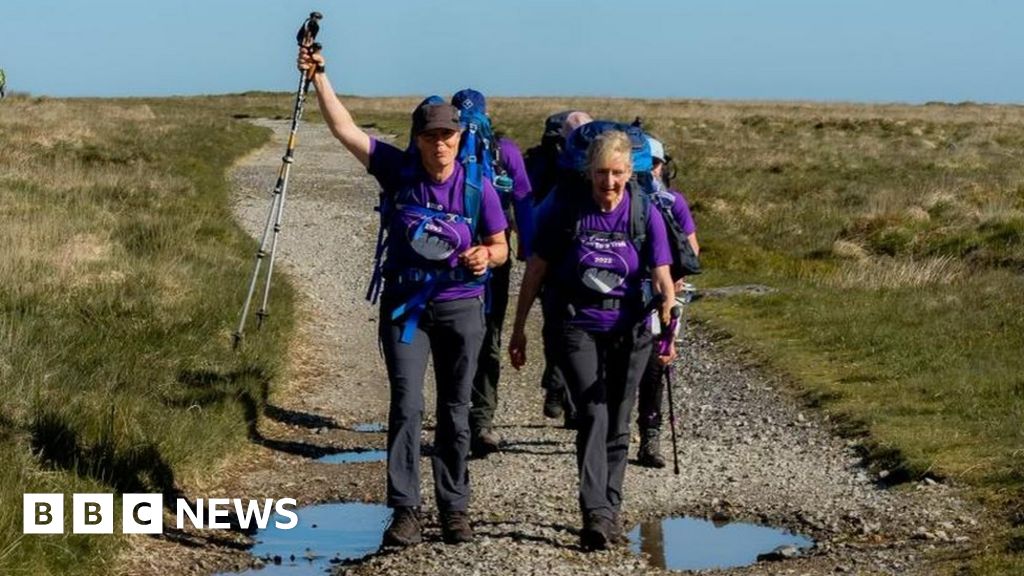 Ten Tors fundraiser by South Dartmoor Community College - BBC News
