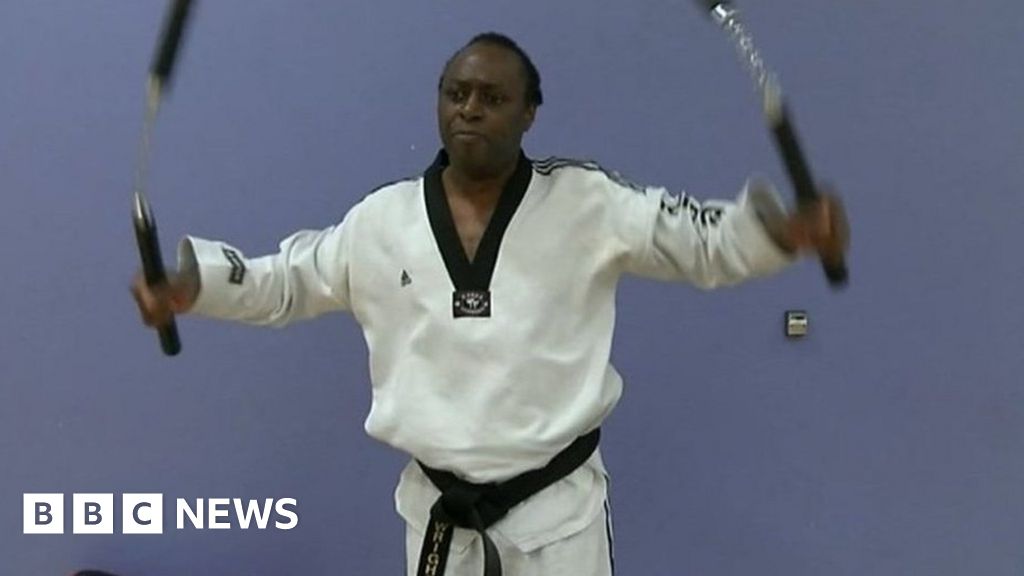 Vendon Wright: England's only blind Taekwondo Master - BBC News