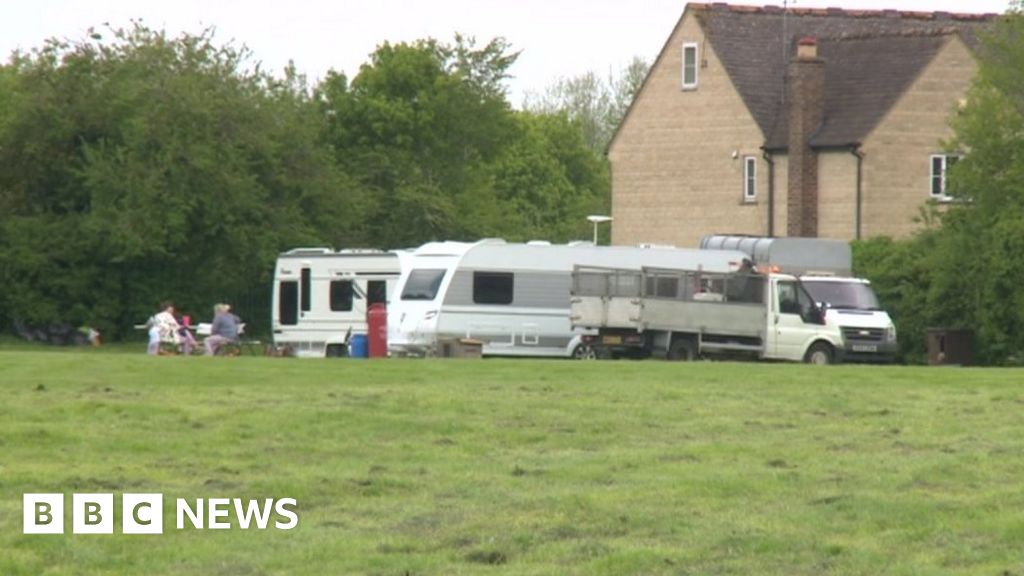 Witney dog attacks lead to increased police patrols - BBC News