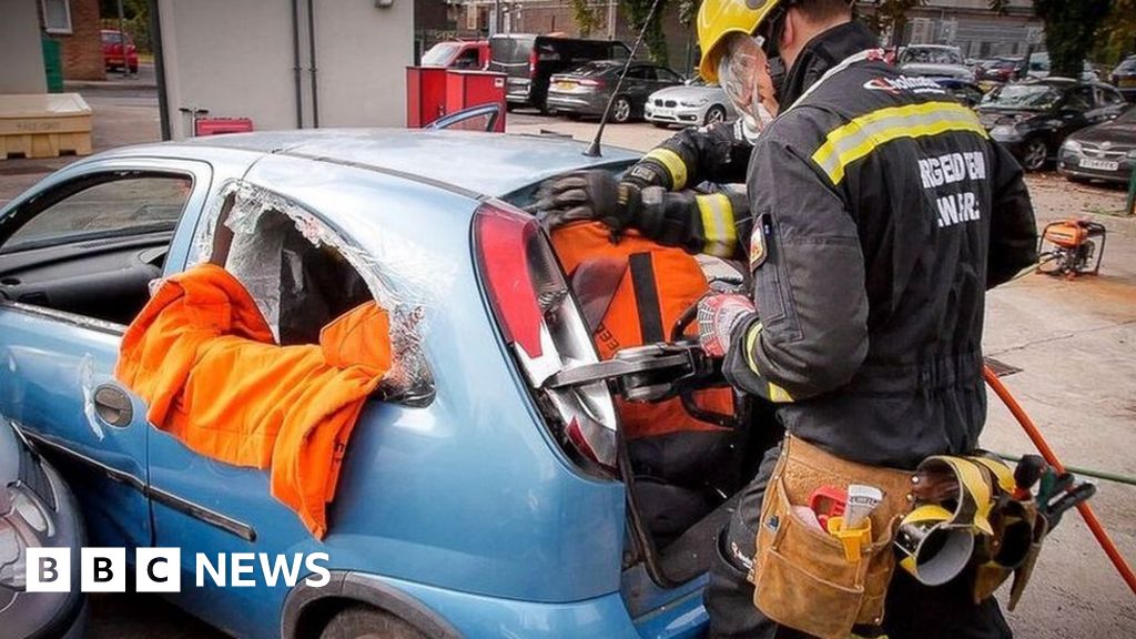 Bridgend fire crew's vehicle rescue team 'best in the world' - BBC News