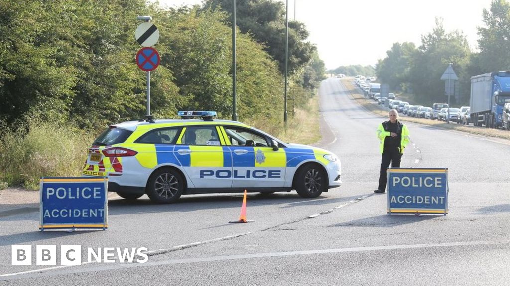 Cyclist killed in Littlehampton hit-and-run crash - BBC News