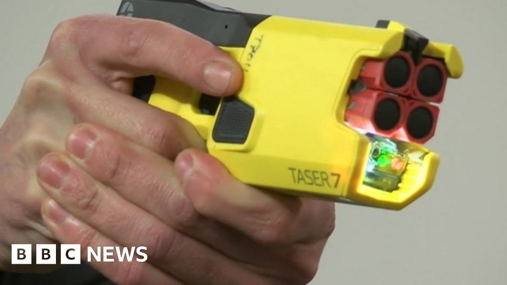 Hampshire and Thames Valley police begin Tasers upgrade - BBC News