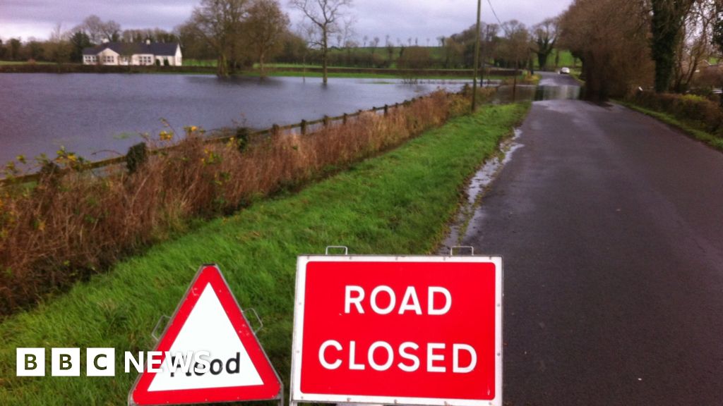 Flooding: County Fermanagh warning as heavy rain continues - BBC News