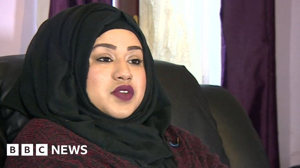 Metro passengers intervene as woman suffers racial abuse - BBC News