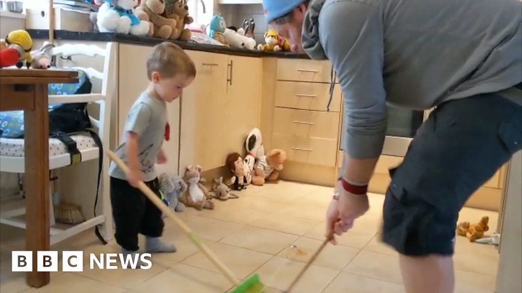 Coronavirus: Making up your own sports at home - BBC News