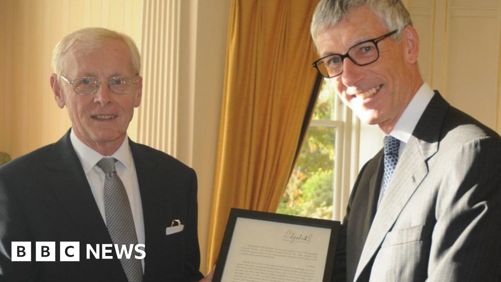 Isle of Man's first full-time appeal judge sworn in - BBC News