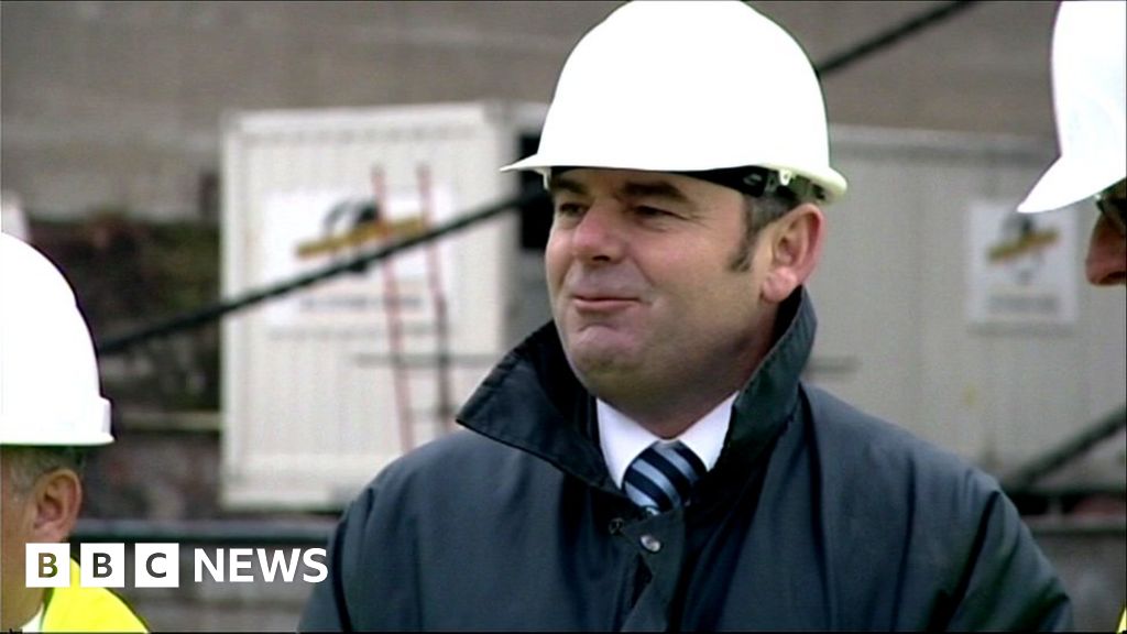Cammell Laird boss sorry for 'Scouse stereotype' jibe - BBC News