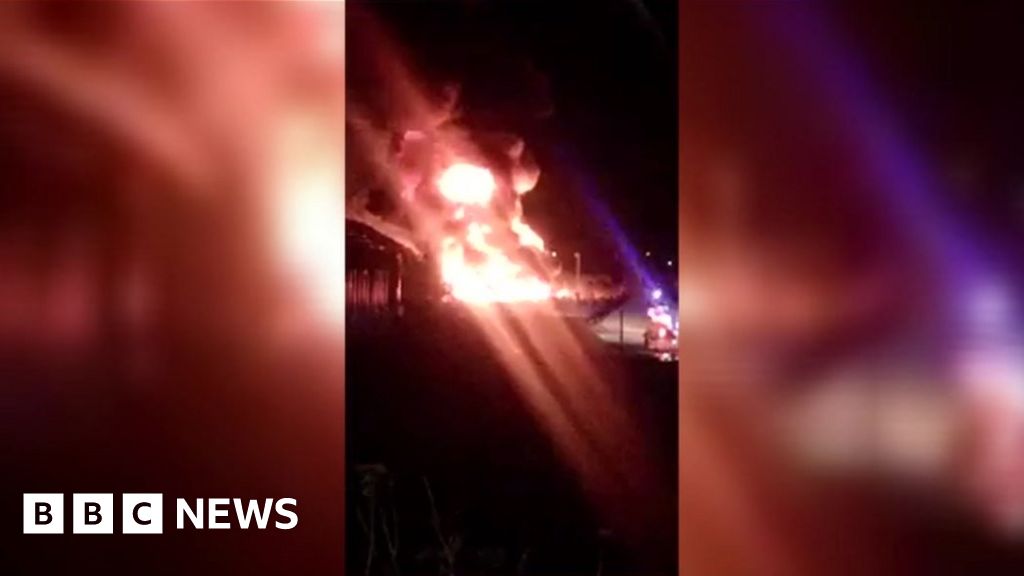 Plumes of smoke as Port Talbot tyre plant burns - BBC News