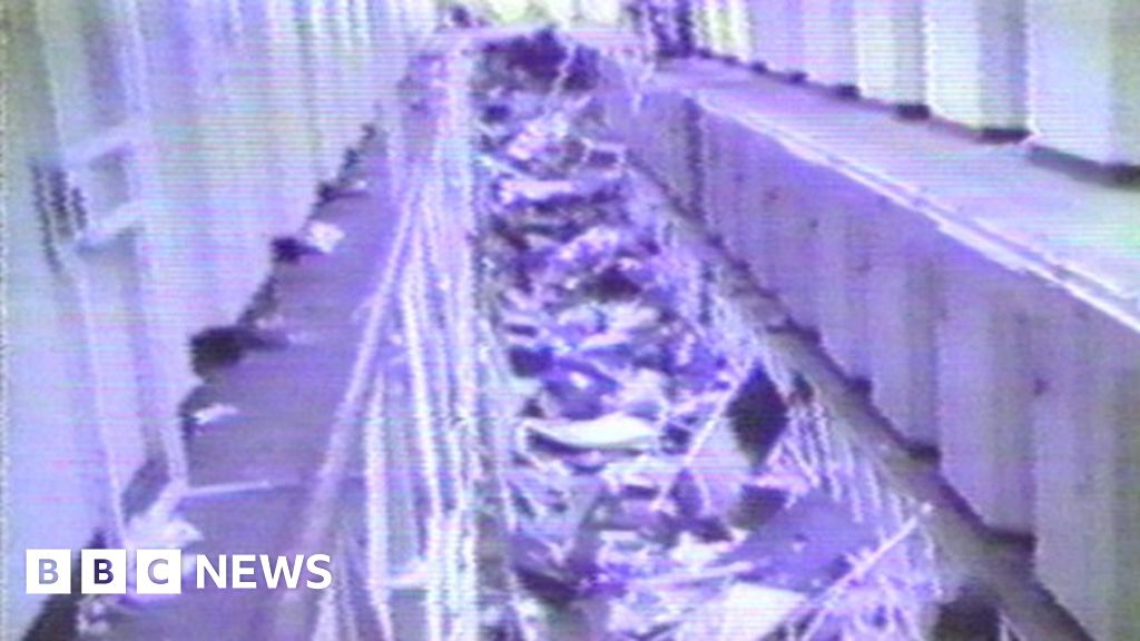 The aftermath of the 1990 Strangeways Prison riot - BBC News