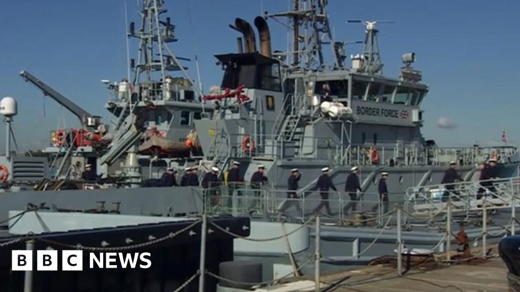 Border Force migrant rescue ships return to UK - BBC News