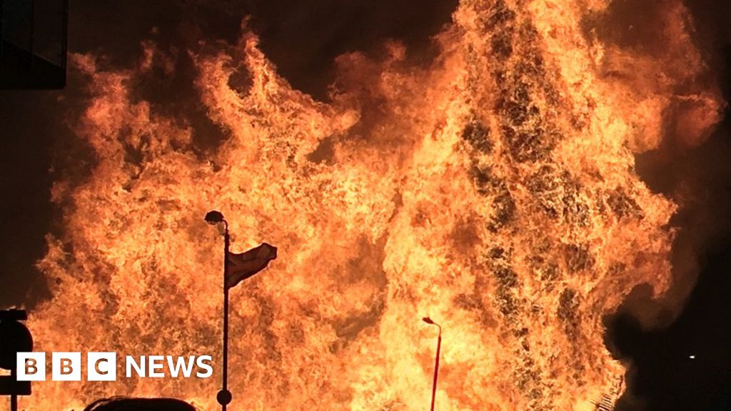 Sandy Row residents demand answers after bonfire damage - BBC News