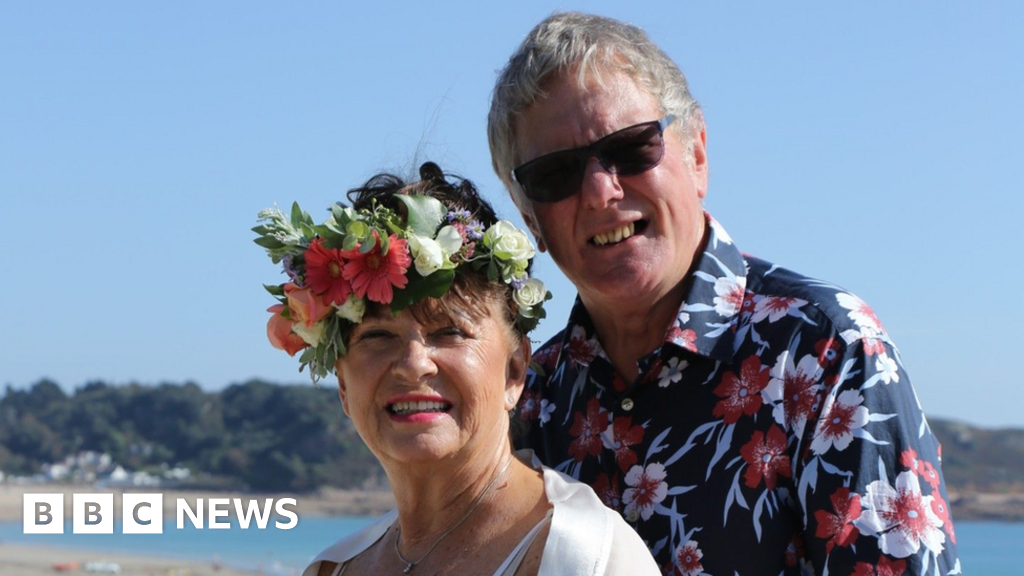 Jersey couple reunited after almost 50 years - BBC News