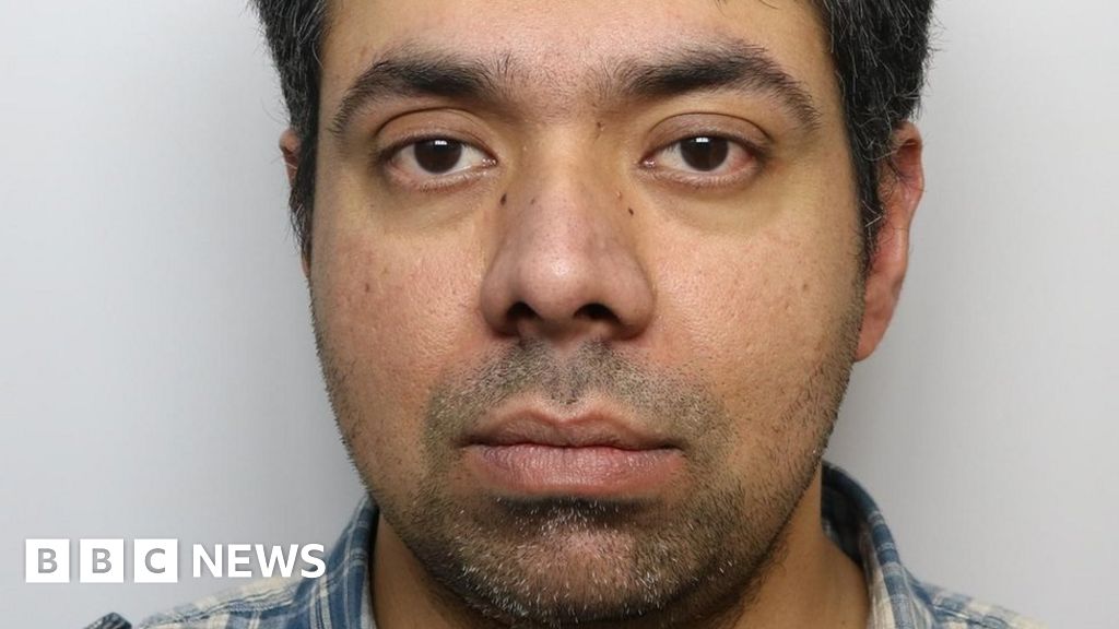 Umar Hafeez jailed for downloading terrorism guides - BBC News