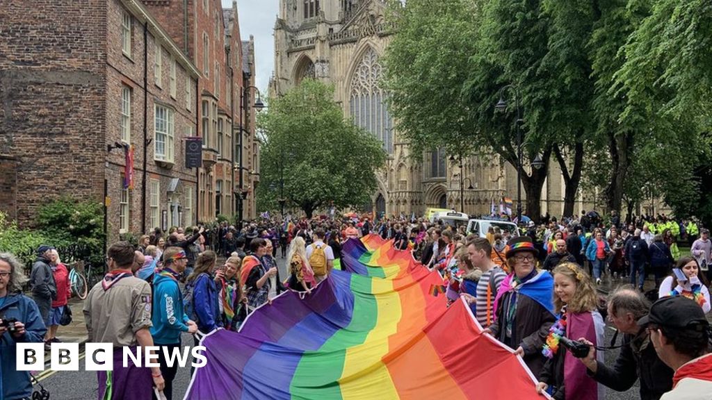 York Pride 2019: Pupils from city's schools lead parade - BBC News