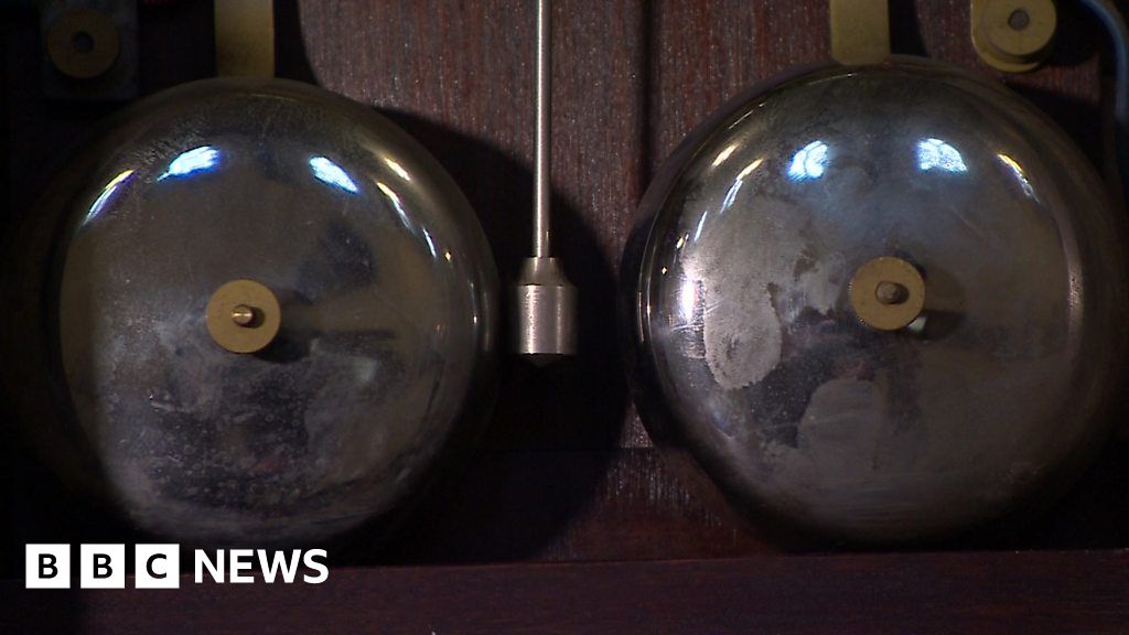 Parliament's division bell system warning MPs to vote - BBC News
