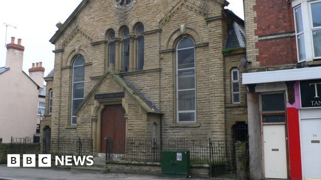 Mosques in Wales to open doors to show 'solidarity' - BBC News