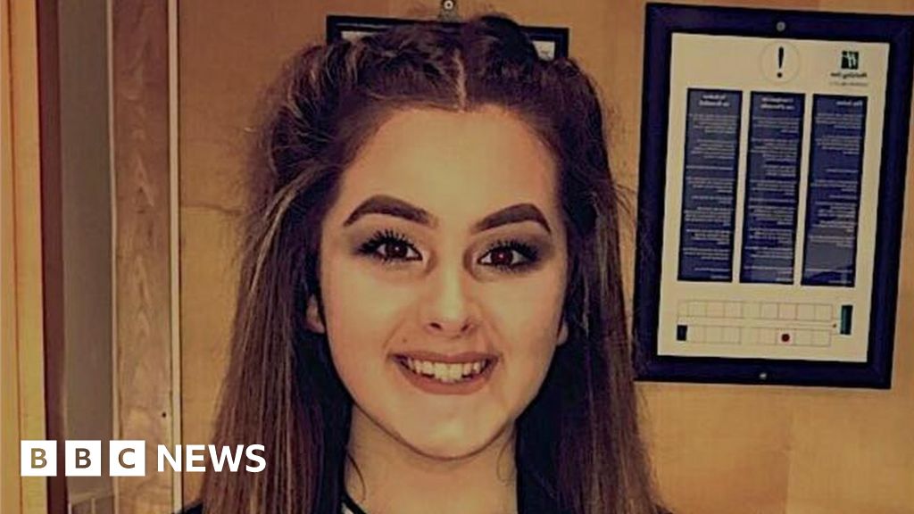 Teenager Emily Moore 'let down' at mental health unit - BBC News