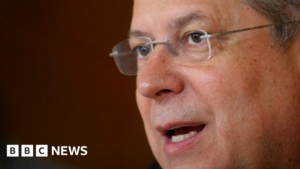Brazil corruption: Former chief-of-staff Jose Dirceu sentenced - BBC News