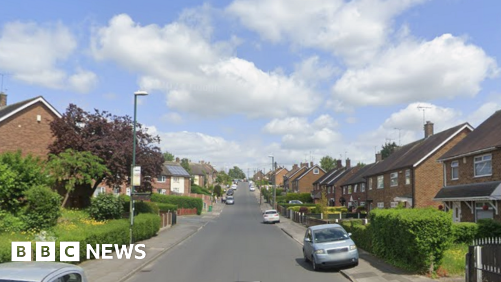 Four arrests after three injured in Nottingham stabbings