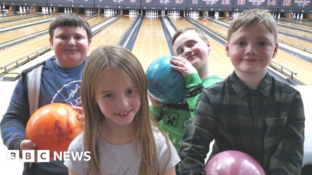 Strangers help give autistic Chesterfield boy 'proper birthday' - BBC News