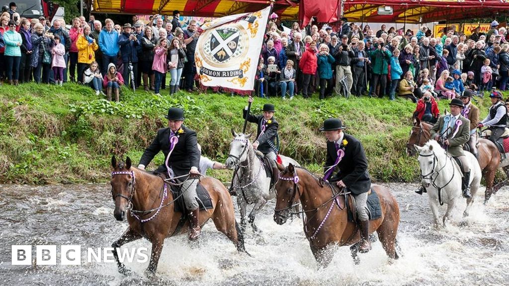 In pictures: Langholm Common Riding - BBC News