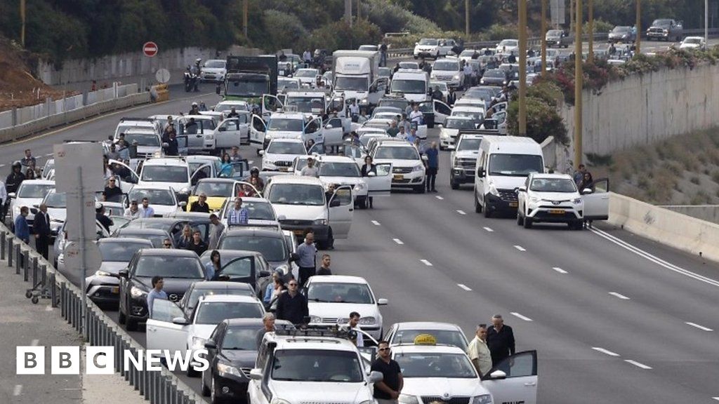 Israel traffic stops for two-minute Holocaust silence