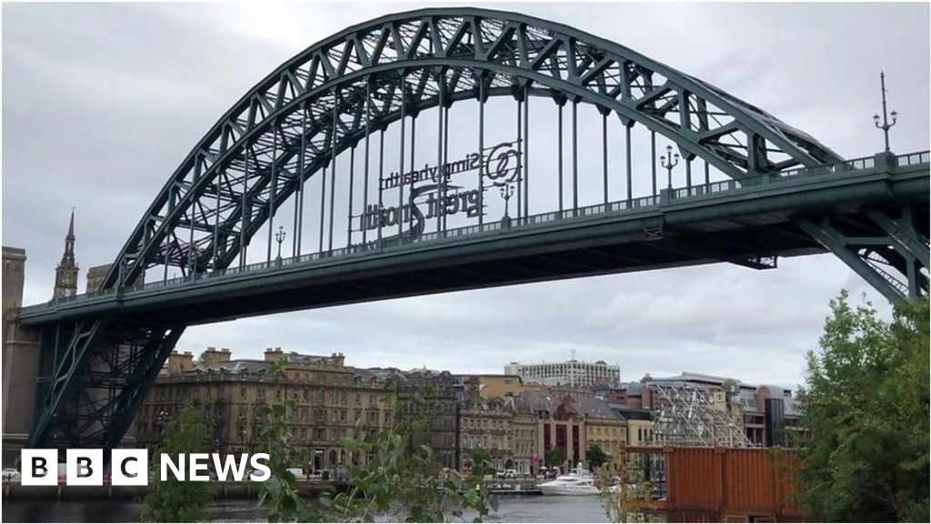 Tyne Bridge upgraded to Grade II* by Historic England - BBC News